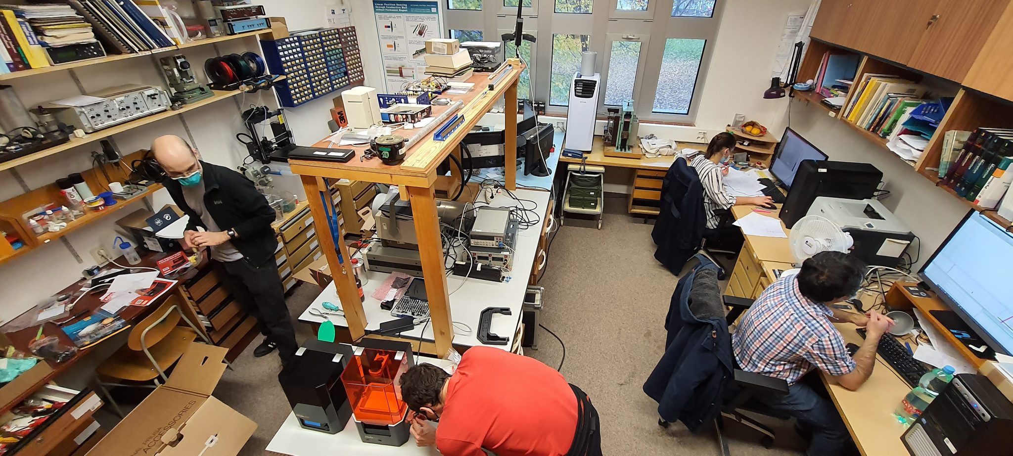 Virtual visit: posters from our corridors and inside the labs – MAGLAB